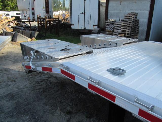 Eby Tradesman 24 Ft Flatbed Deckover Equipment Trailer | Horse, Stock ...